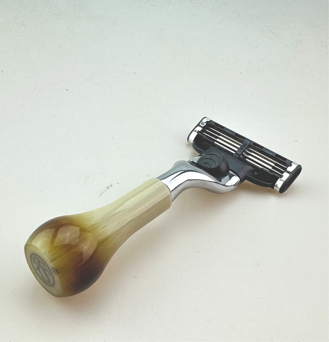 Mini Imitation Horn Travel Mach3 Razor & Leather pouch – Frank Shaving