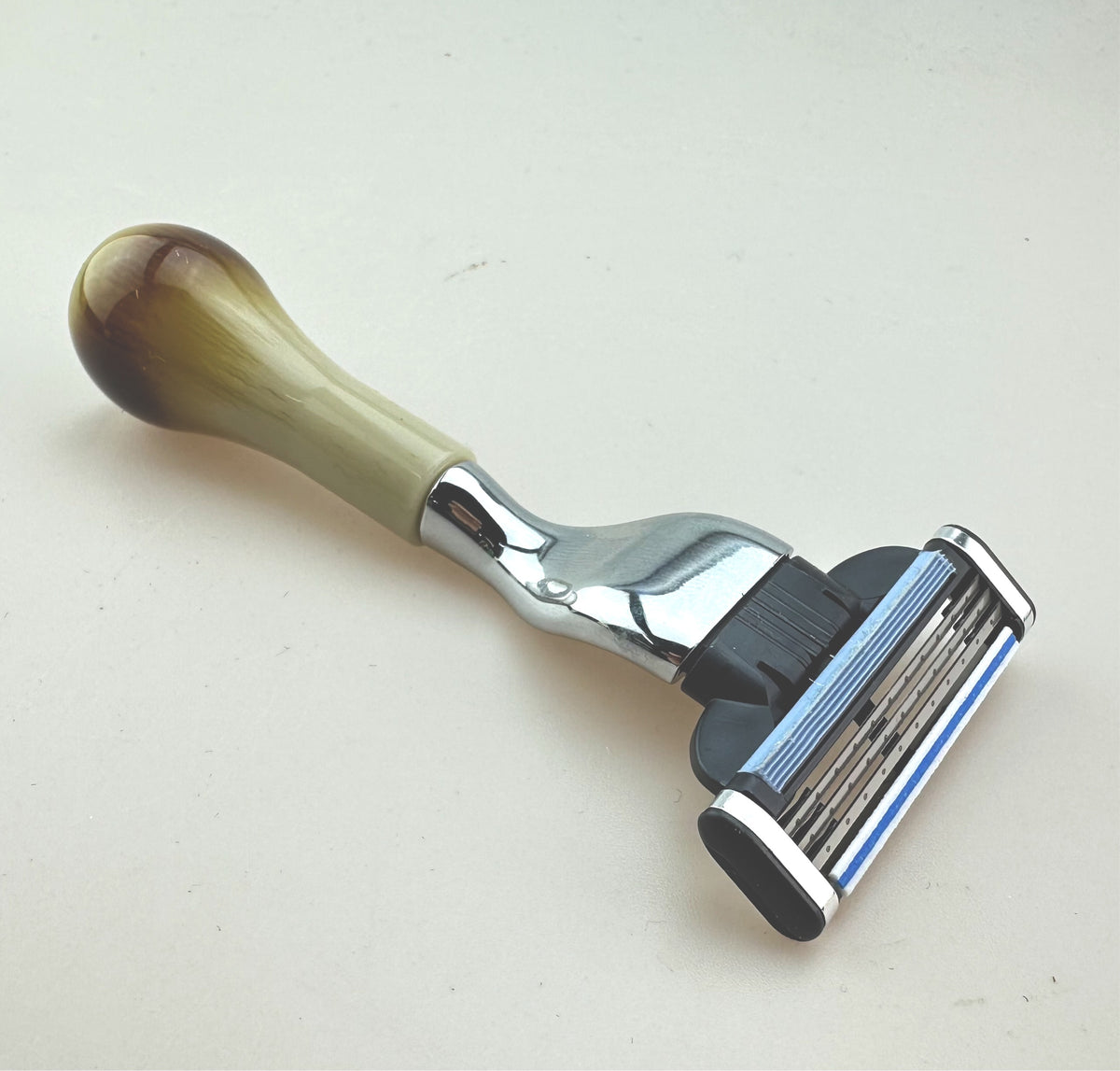 Mini Imitation Horn Travel Mach3 Razor & Leather pouch – Frank Shaving